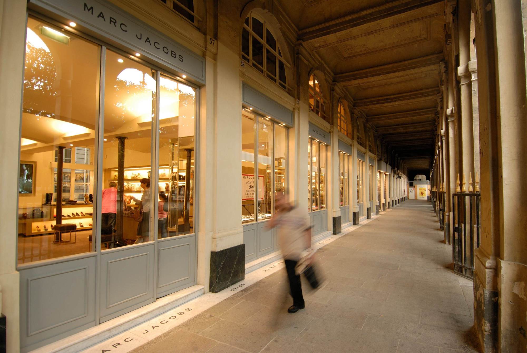 Marc Jacobs | Shopping in Louvre, Paris