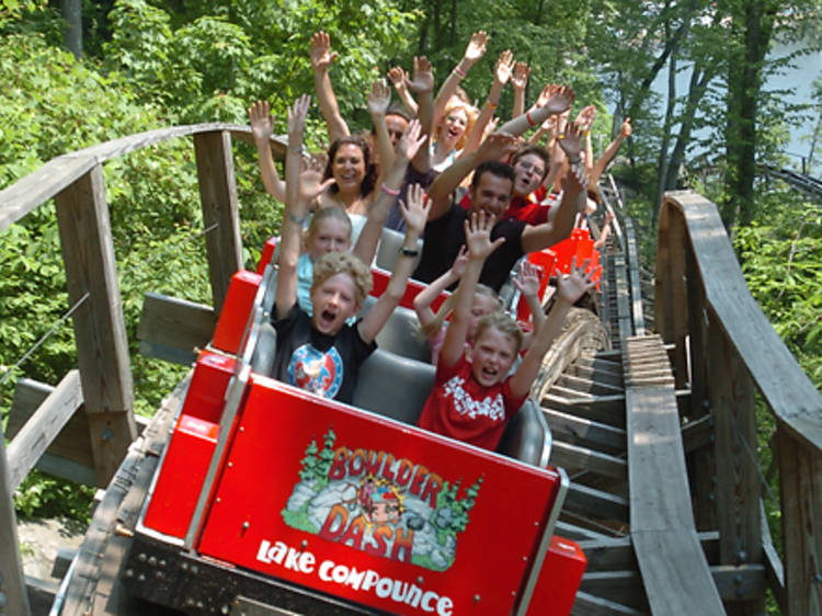 12 Best Amusement Parks Near NYC For For A Thrilling Excursion