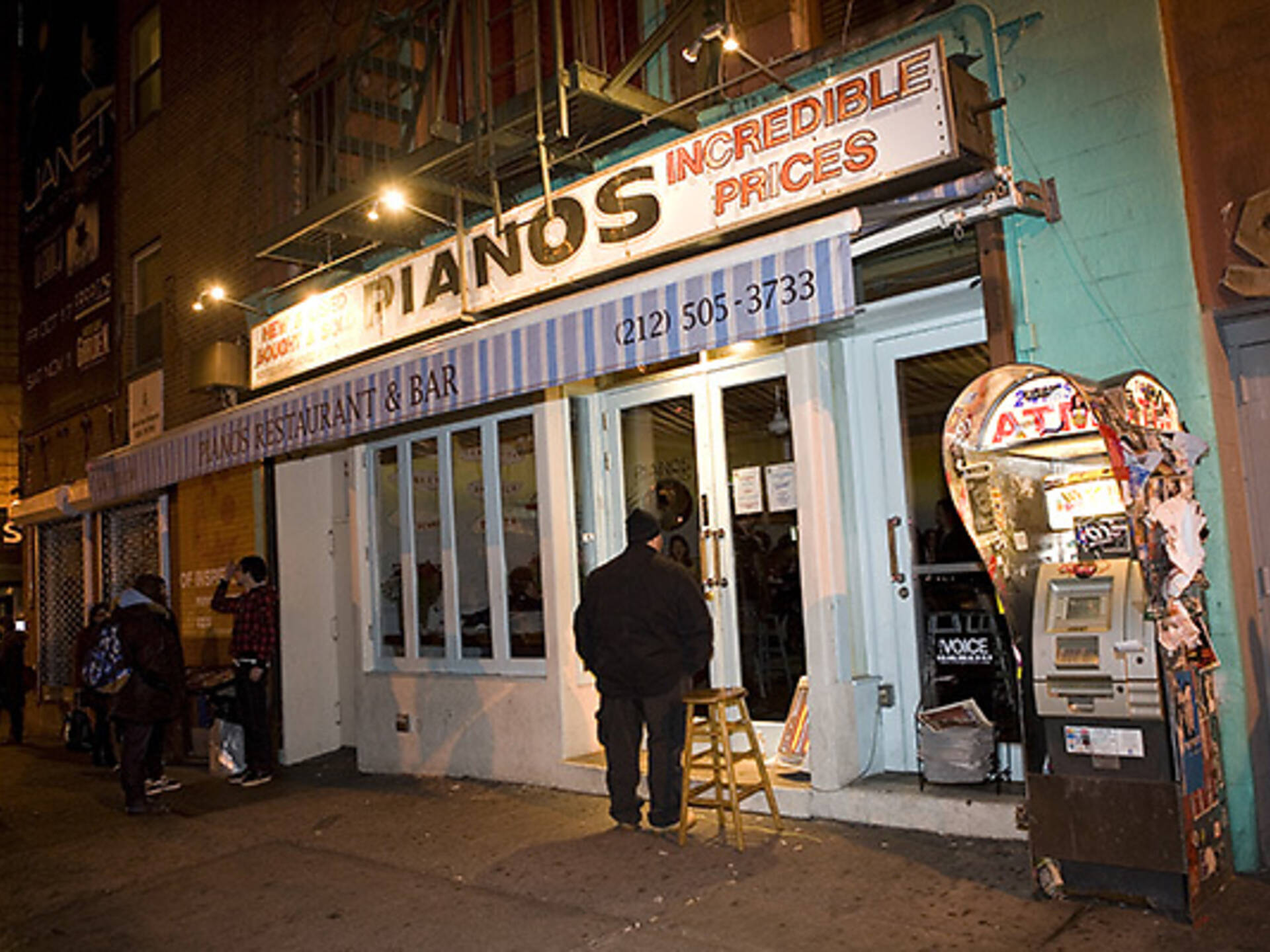 18 Best Lower East Side Bars You Can’t Miss When Going Out