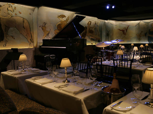 Find a piano bar in NYC with great karaoke and cabaret