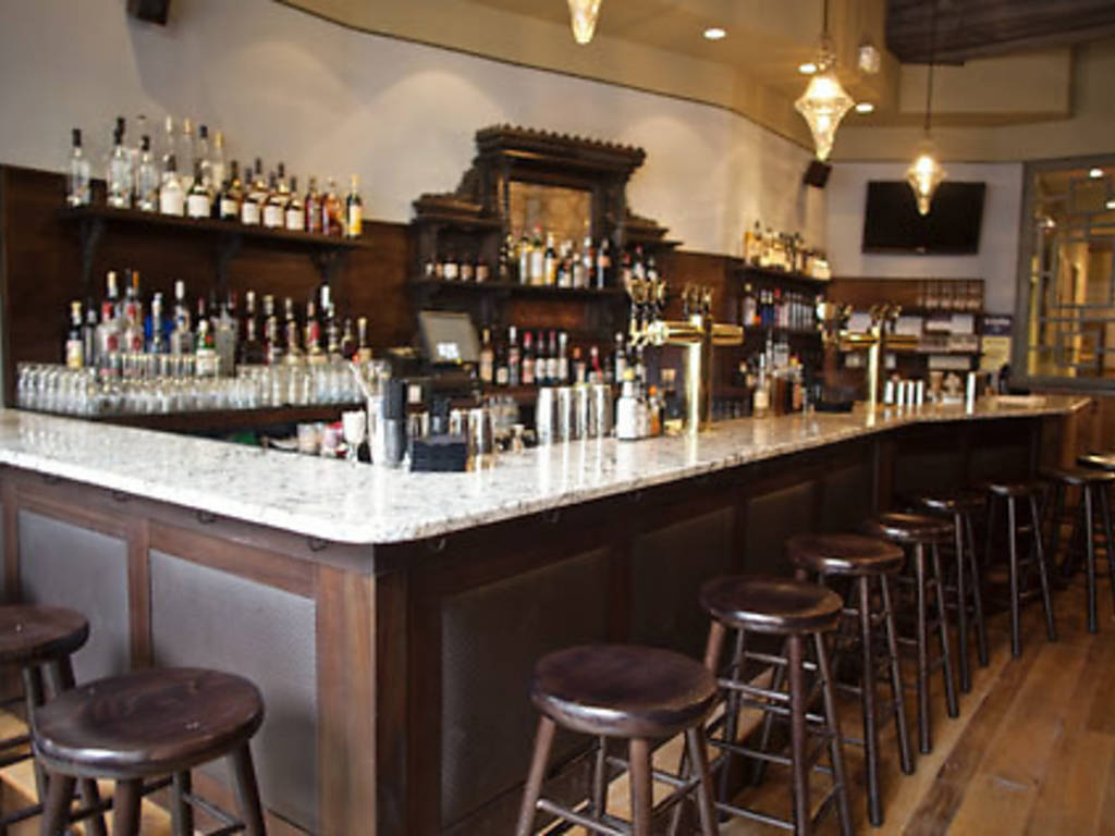 11 Best Bars in Chelsea to Visit Now