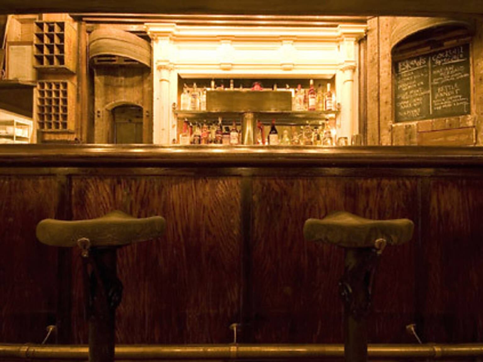 Find a piano bar in NYC with great karaoke and cabaret