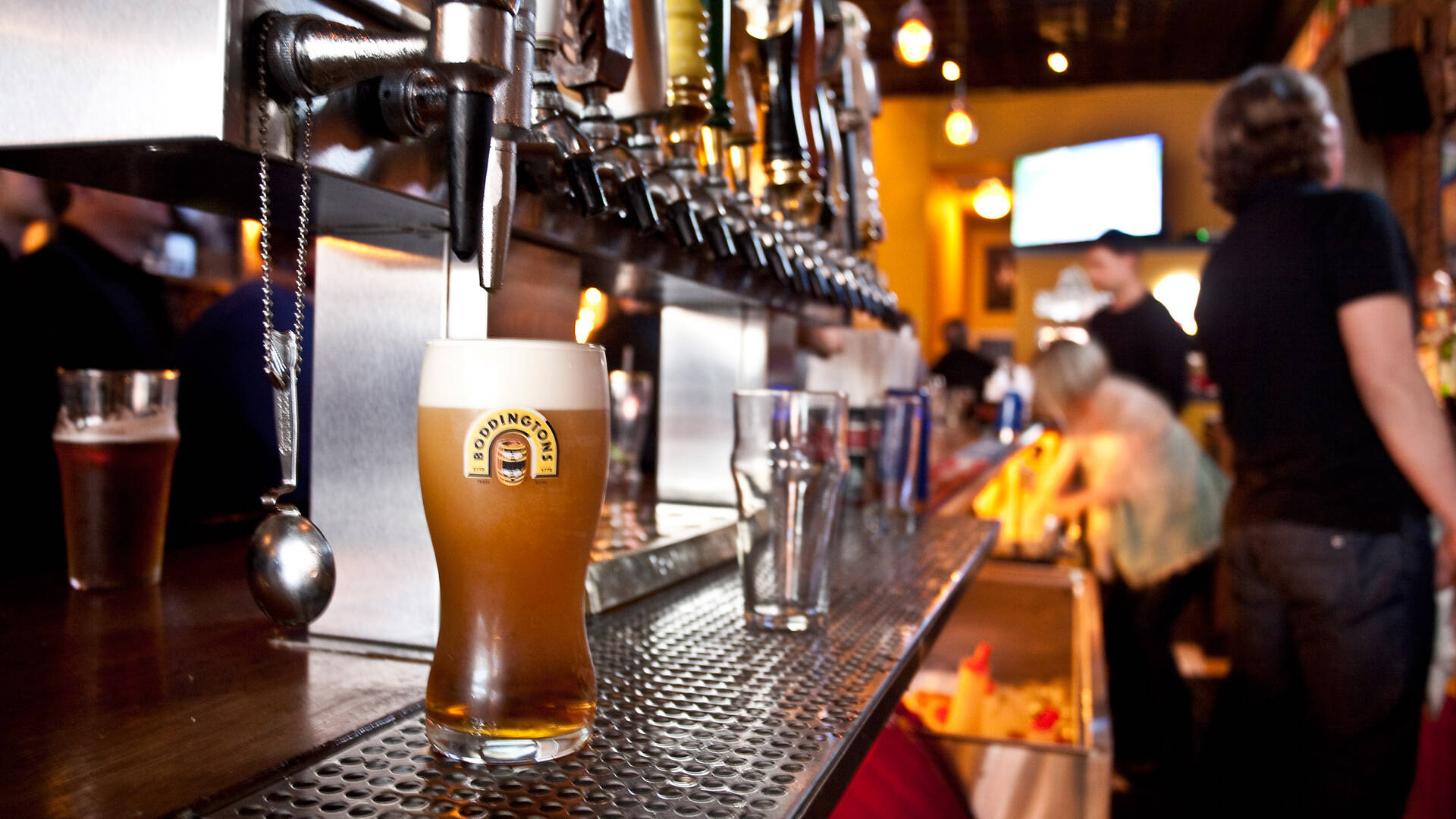 15 Best Sports Bars in NYC to Watch a Game With a Beer and Grub