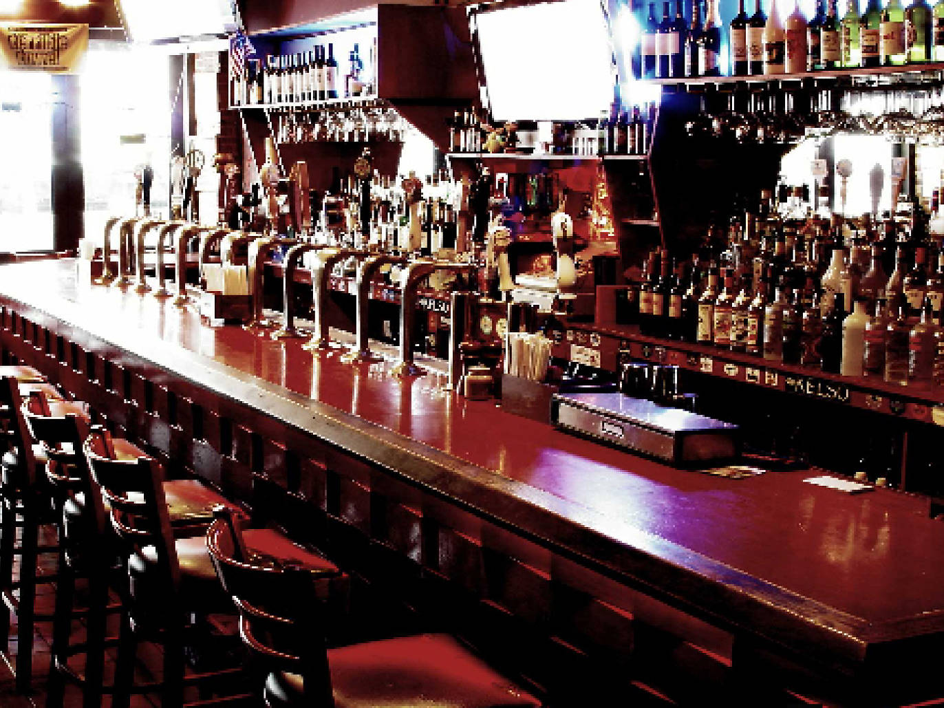 12 Best Astoria Bars For The Ideal Night Out in Queens