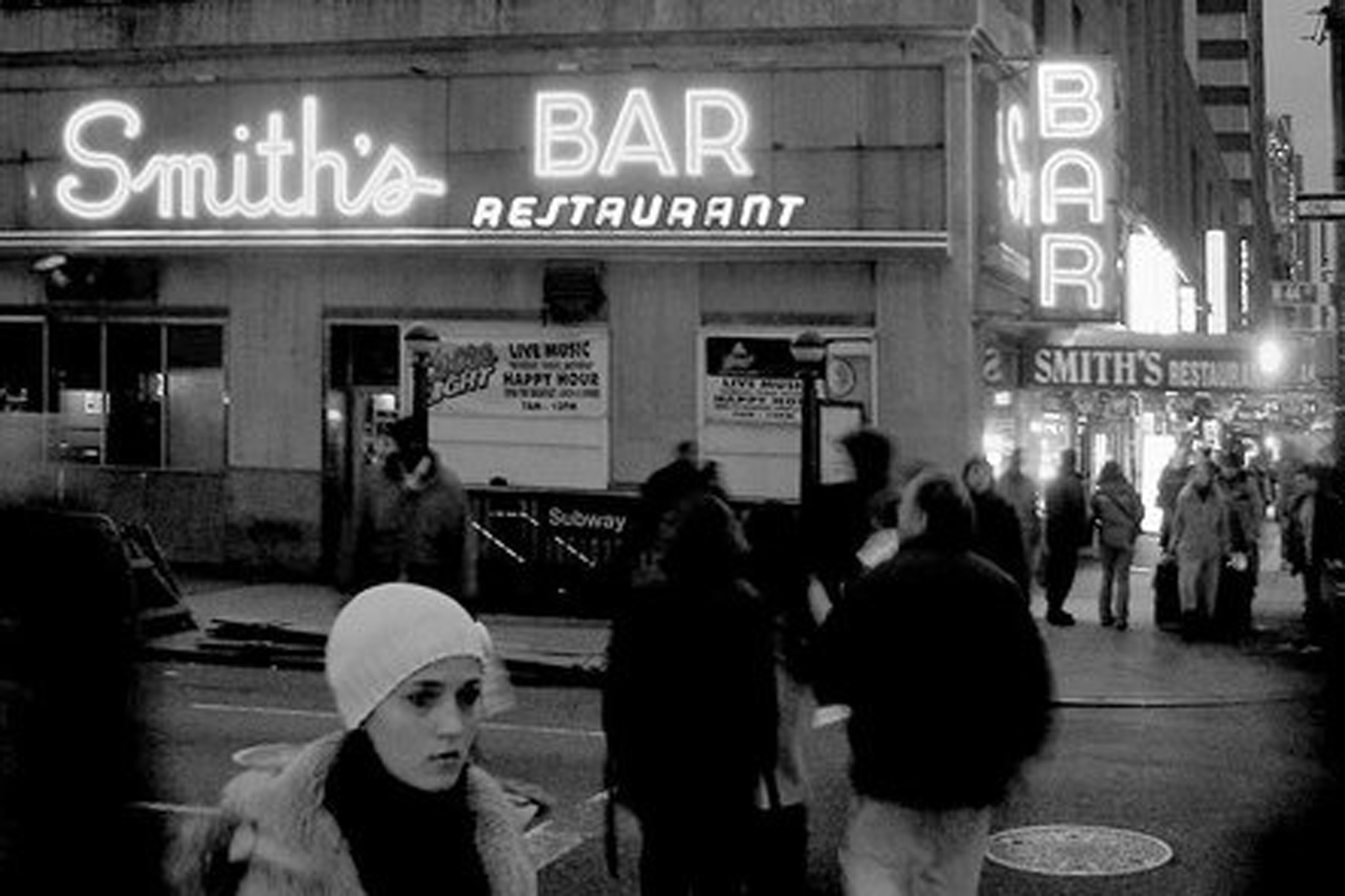 Smith’s Bar & Restaurant | Bars in Hell's Kitchen, New York