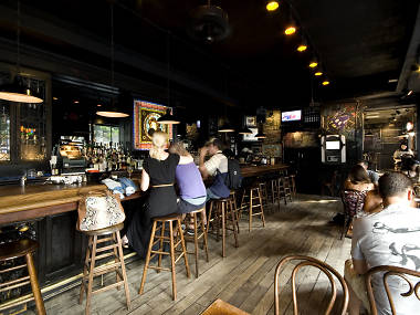 9 Best Bars in Soho NYC for cocktails, wine and beer