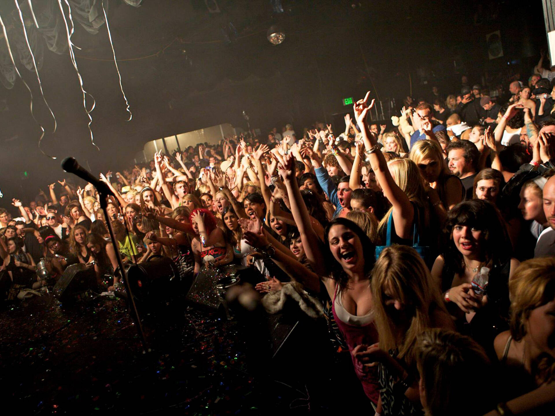 Live music venues in Los Angeles for mid-sized bands