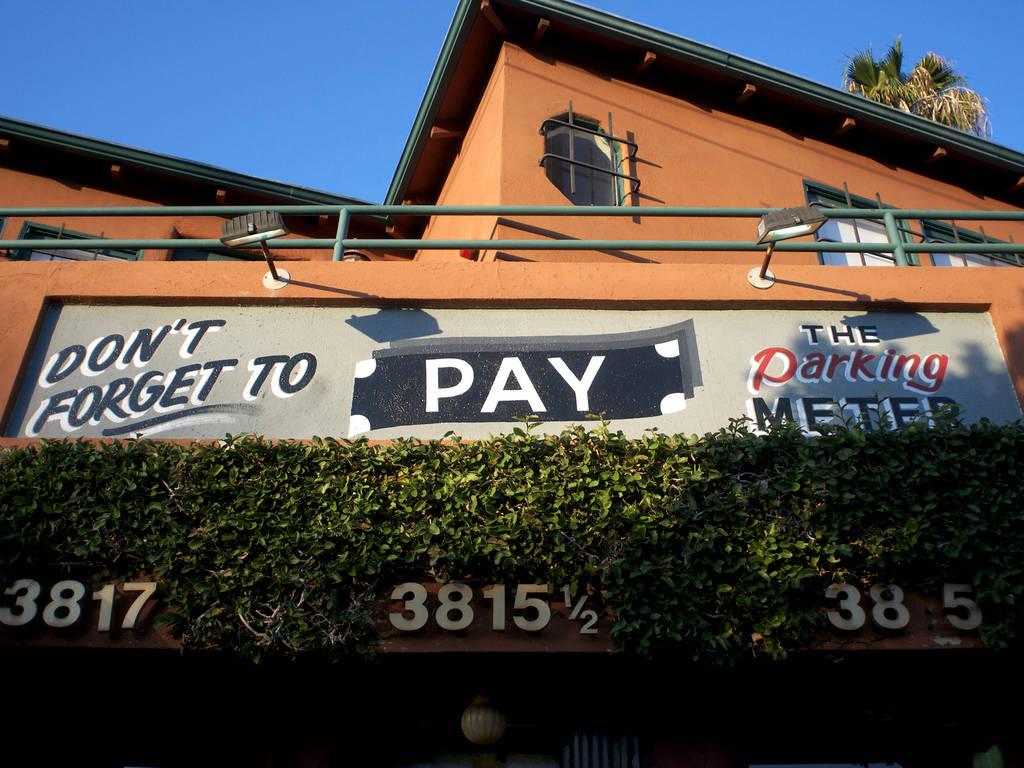 Comic book store guide for graphic novels and superhero sagas