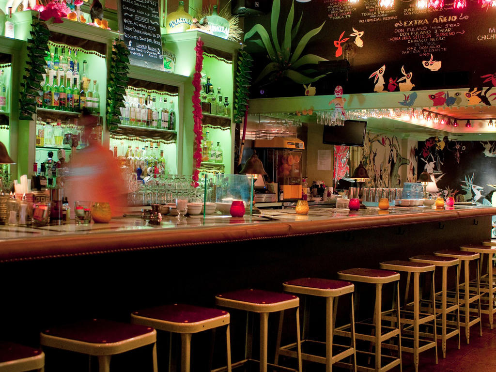 22 Best Cocktail Bars in Los Angeles For Amazing Drinks