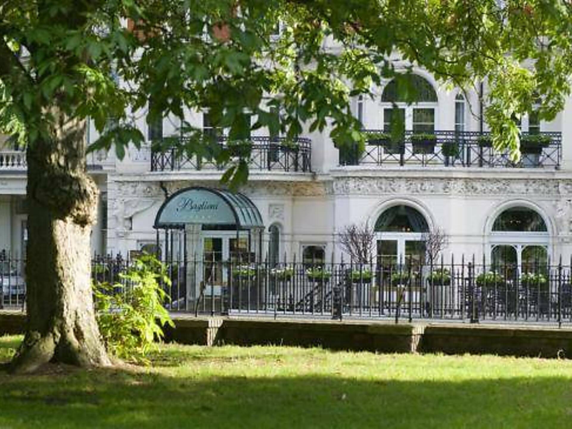 11 Best Hotels In London For Star Spotting | Where to stay in the capital