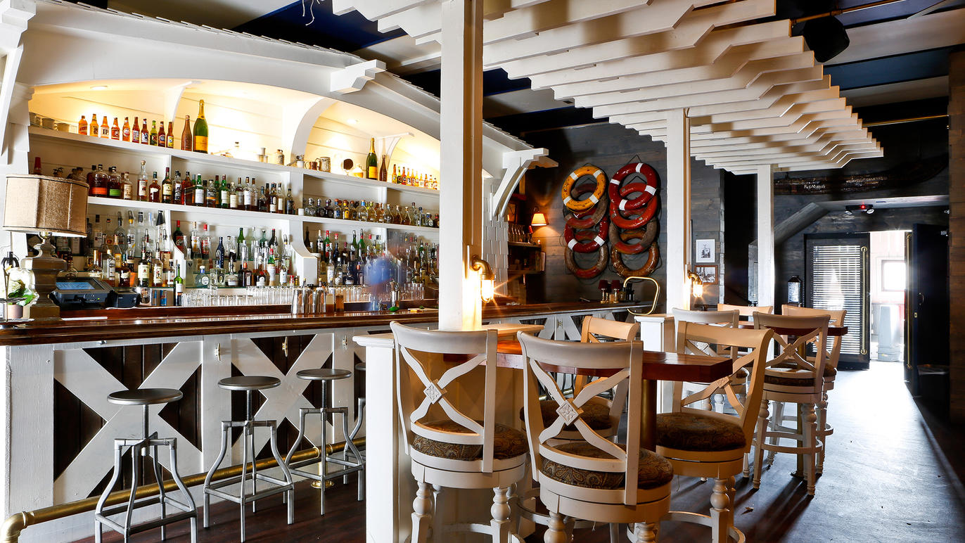 Shorebar | Bars in Pacific Palisades, Los Angeles
