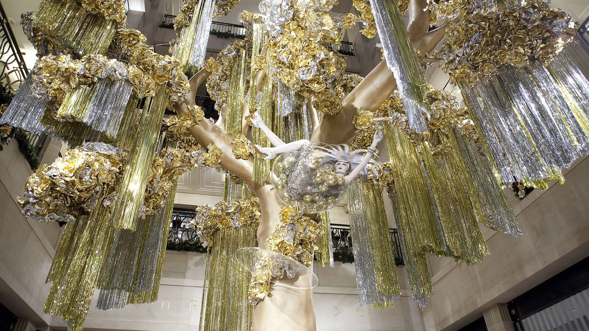 Henri Bendel: The season’s chicest holiday window display