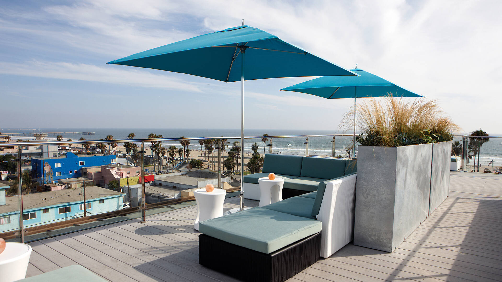 High Rooftop Lounge | Bars in Venice, Los Angeles