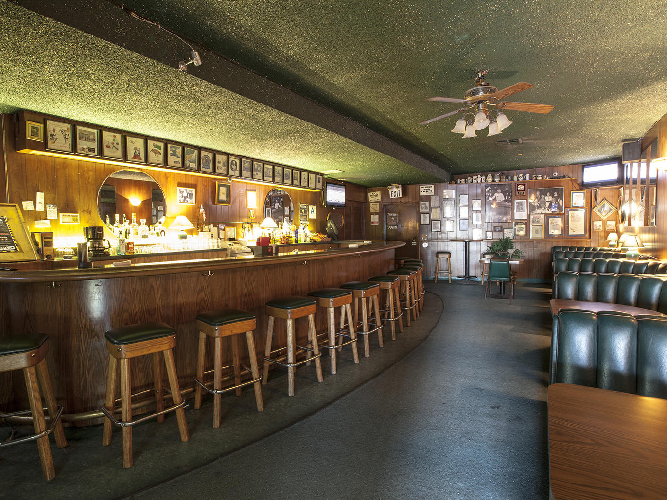 20 Best Singles Bars in Los Angeles To Meet, Hook Up and Date