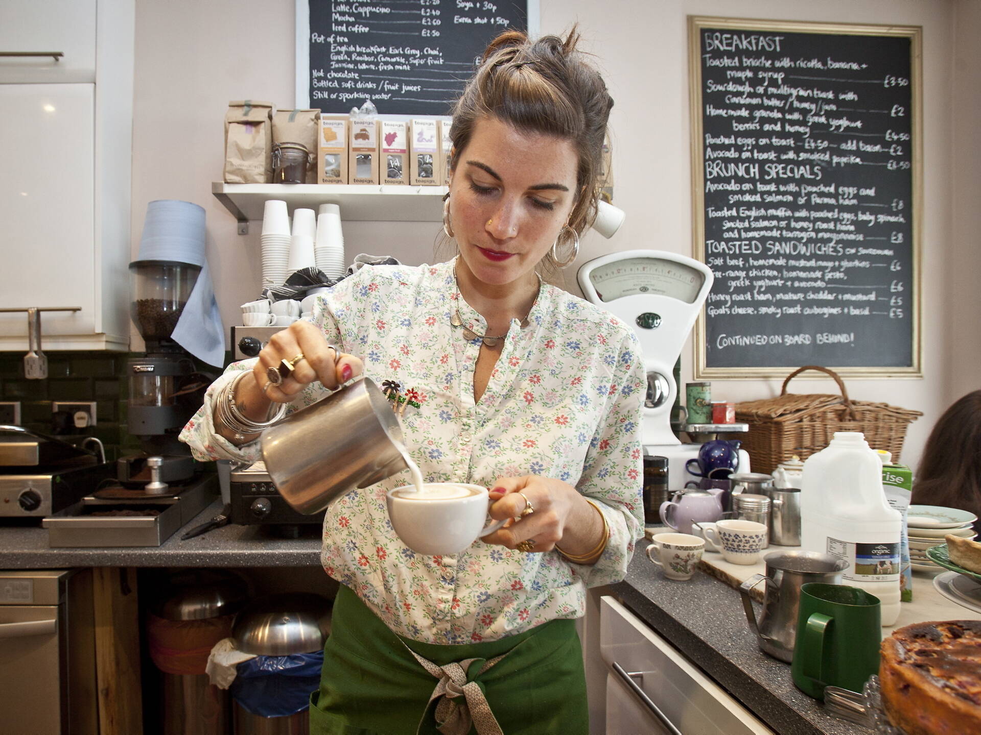 24 Best Cafes in London: Killer Cafes To Try Right Now