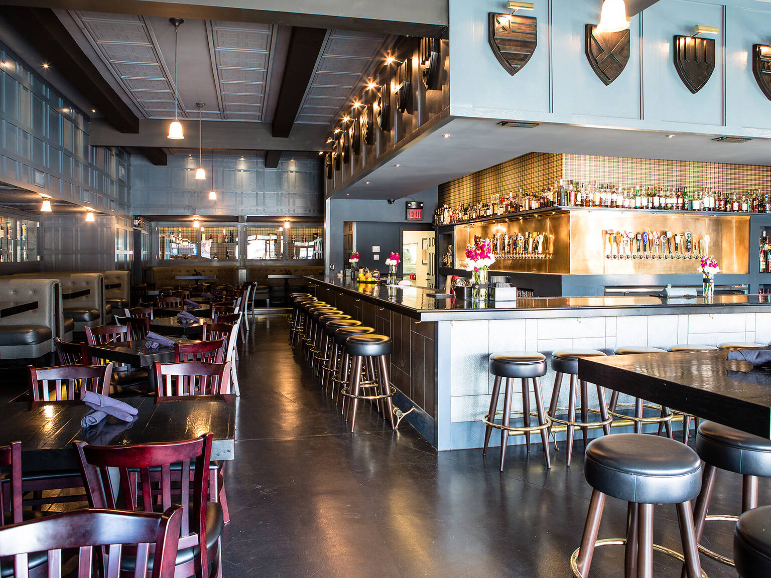 28 Best Happy Hours Los Angeles Has for Beer, Wine and Cocktails