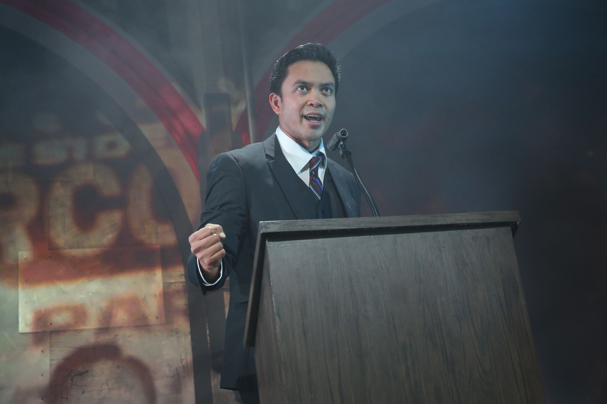Jose Llana connects with his Filipino heritage in David Byrne's first ...