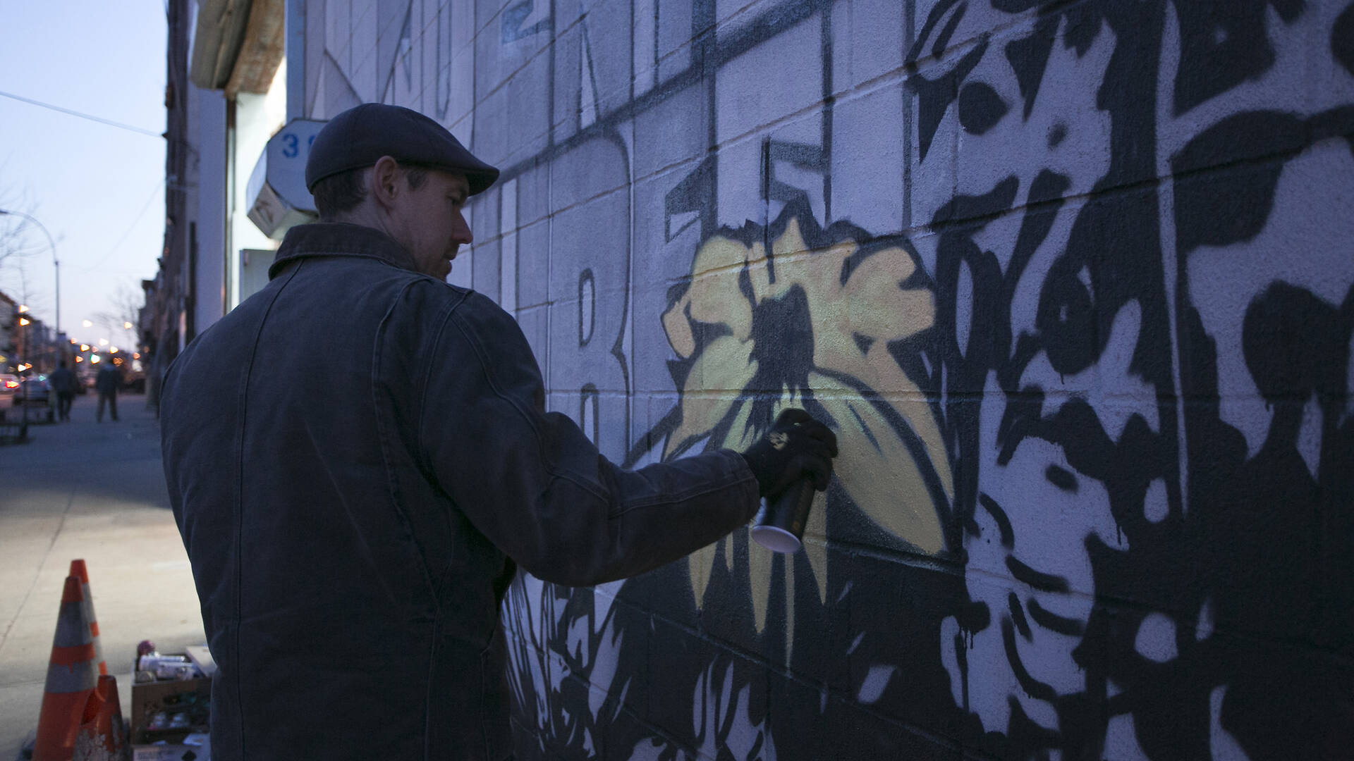 Street artists Chris Stain and Billy Mode paint a mural (video)