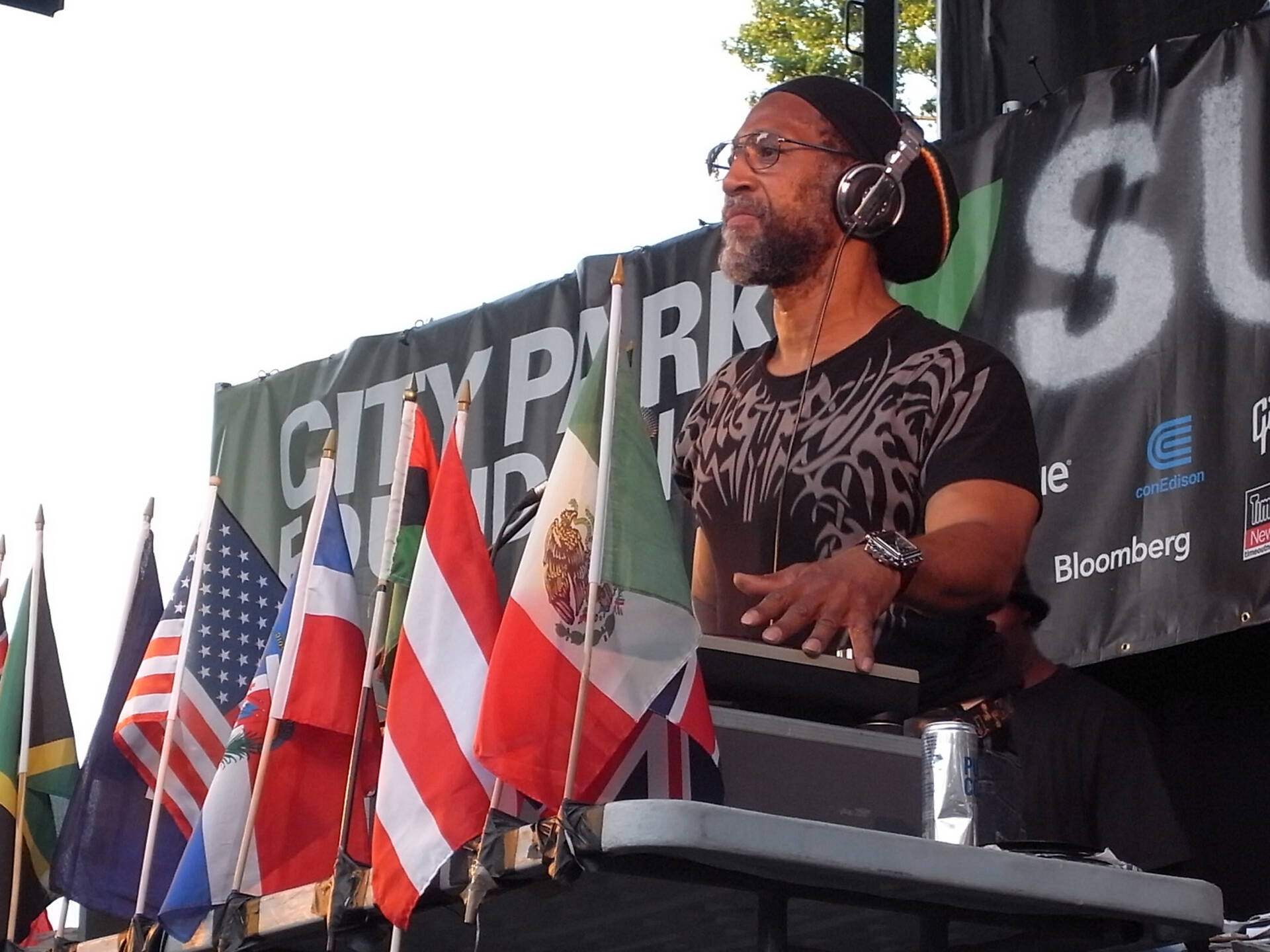 "Celebrating 40 Years of Hip-Hop": 5 Pointz reopens for the season