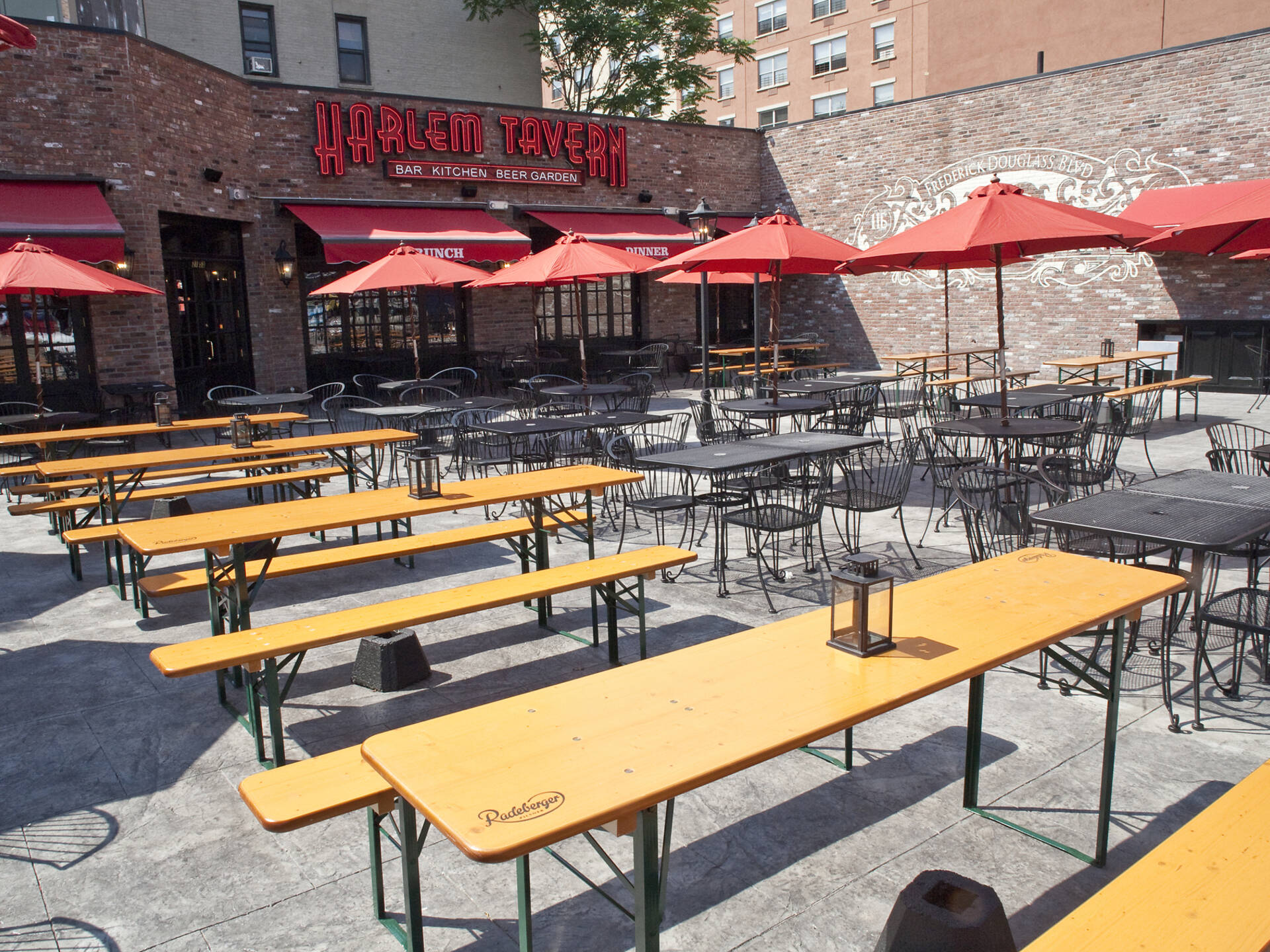 Outdoor bars where you can find a seat