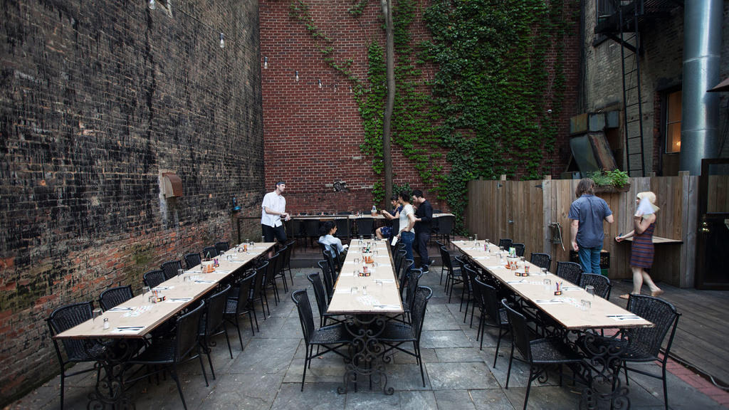 Great bar food: the best outdoor bars with delicious eats