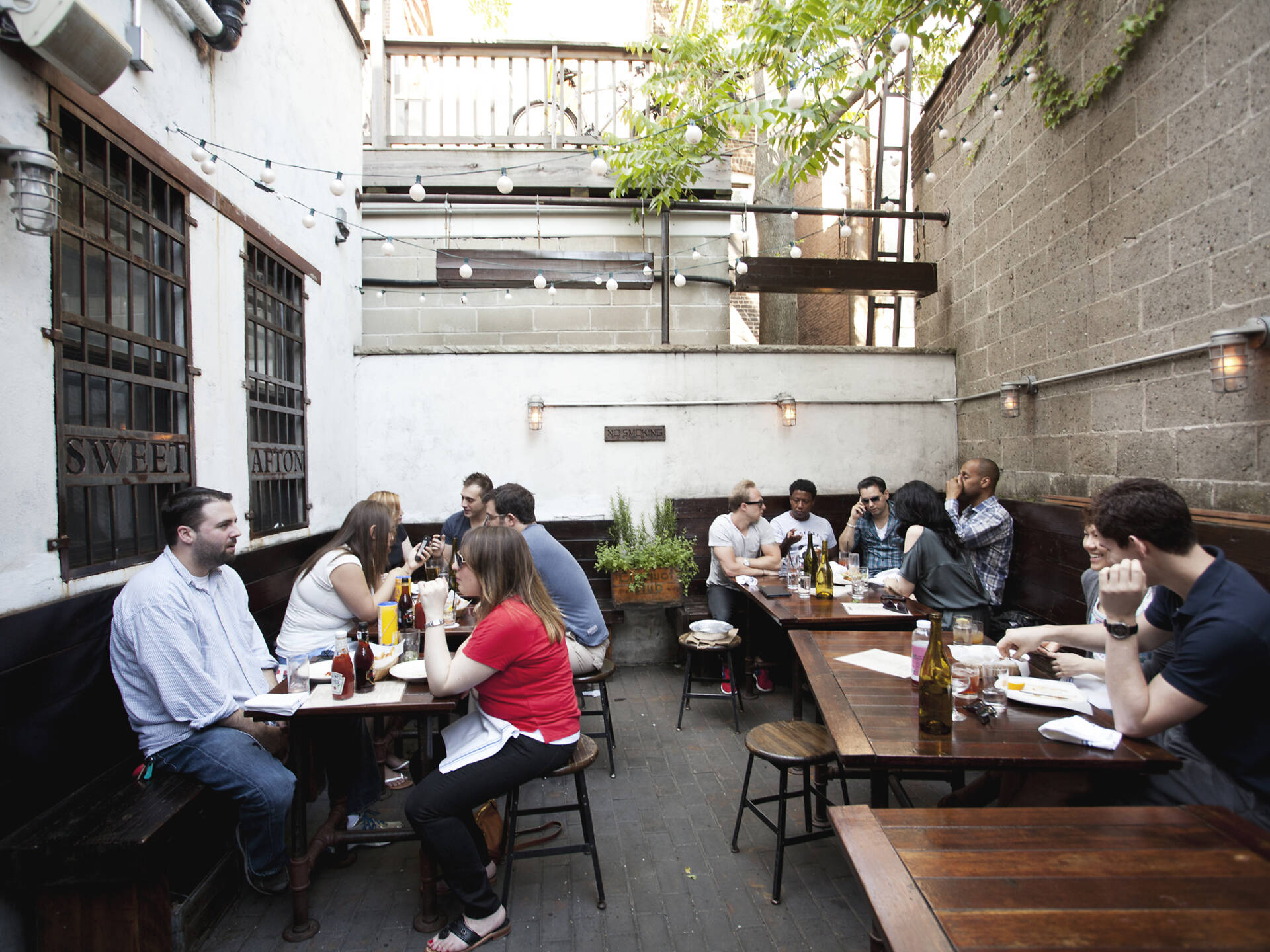 Great bar food: the best outdoor bars with delicious eats