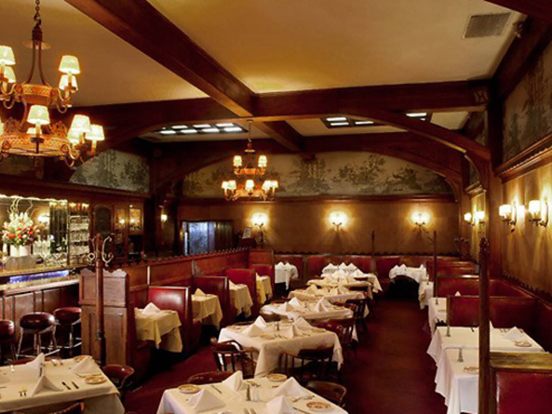 20 Famous Los Angeles Restaurants Actually Worth Trying