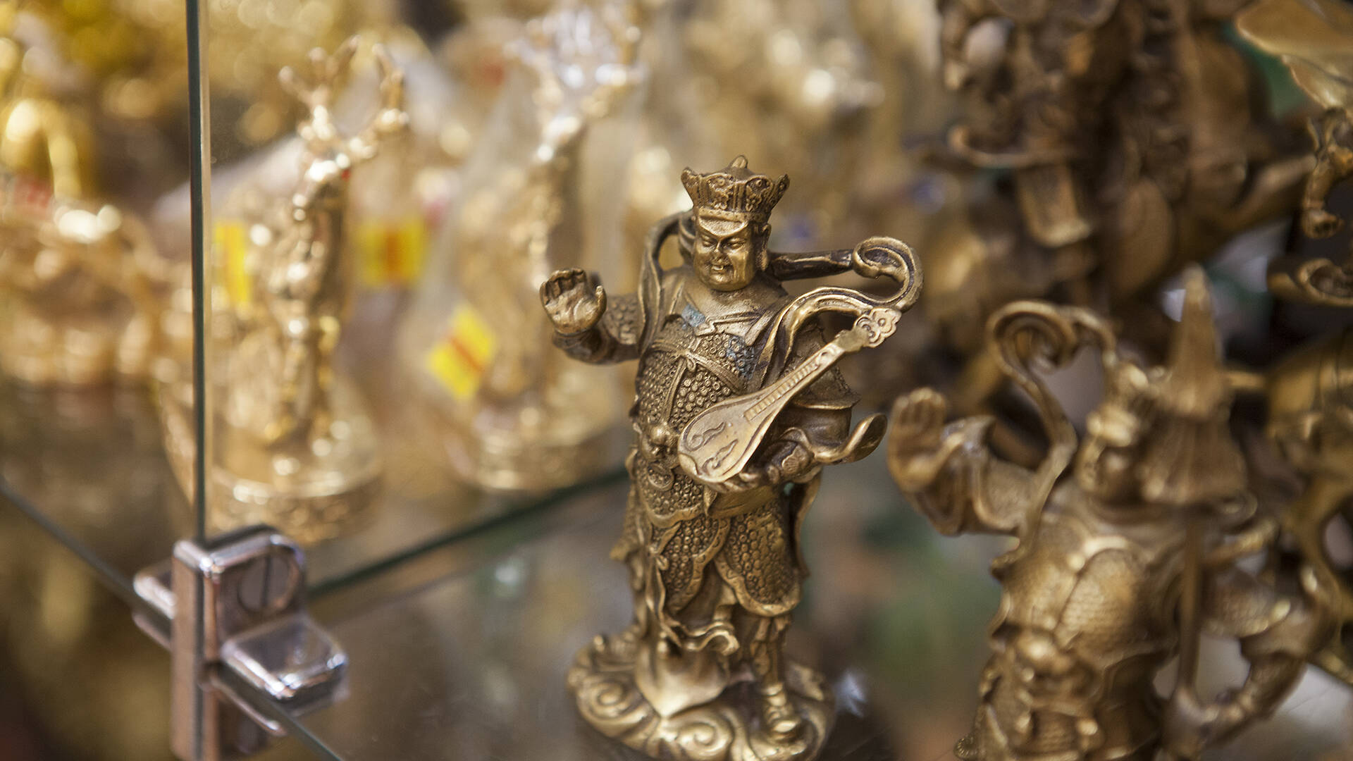 Wing Wa Hing Gifts & Arts Inc. | Shopping in Chinatown, Los Angeles