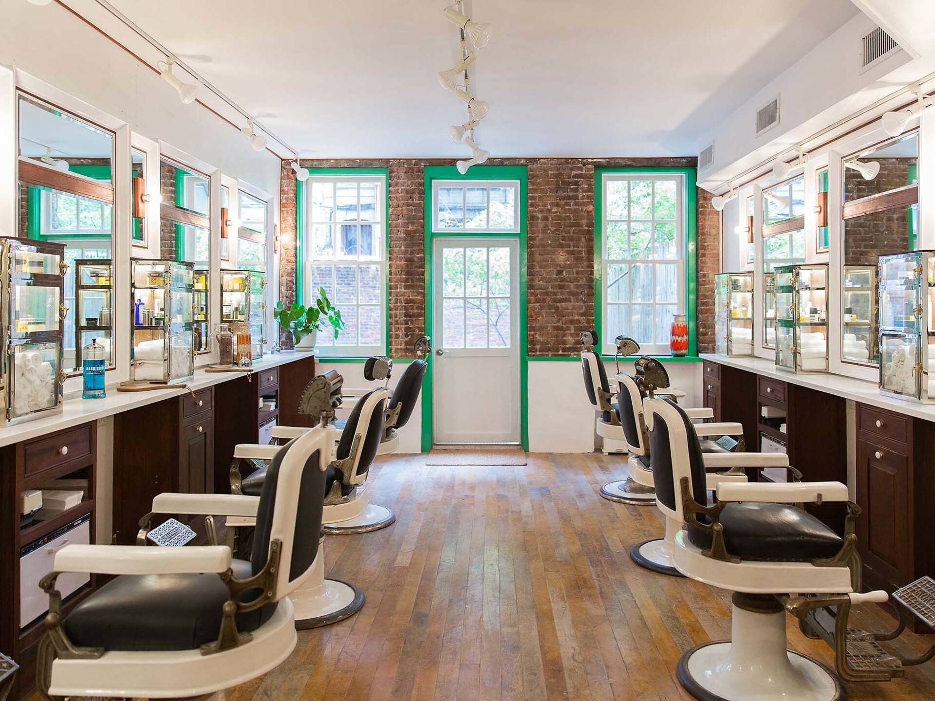 Barber shops in NYC where you can get a hot shave