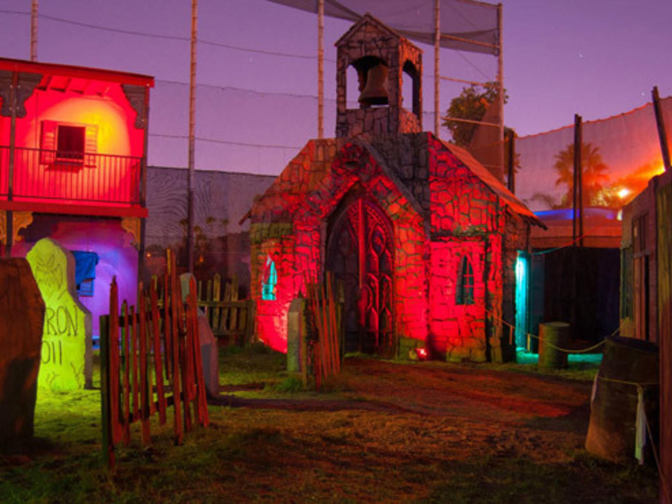 The Best Haunted Houses For Halloween 2013 In Los Angeles the-best-haunted-houses-for-halloween-2013-in-los-angeles