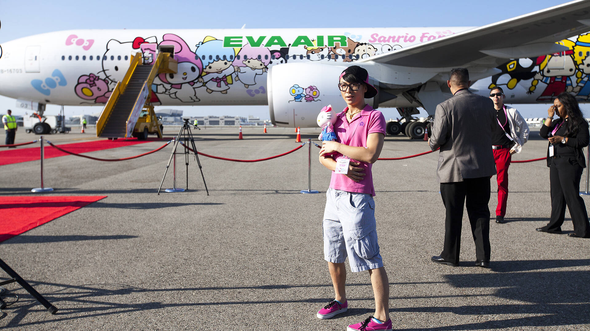 Hello Kitty jet is made of cute (slide show)