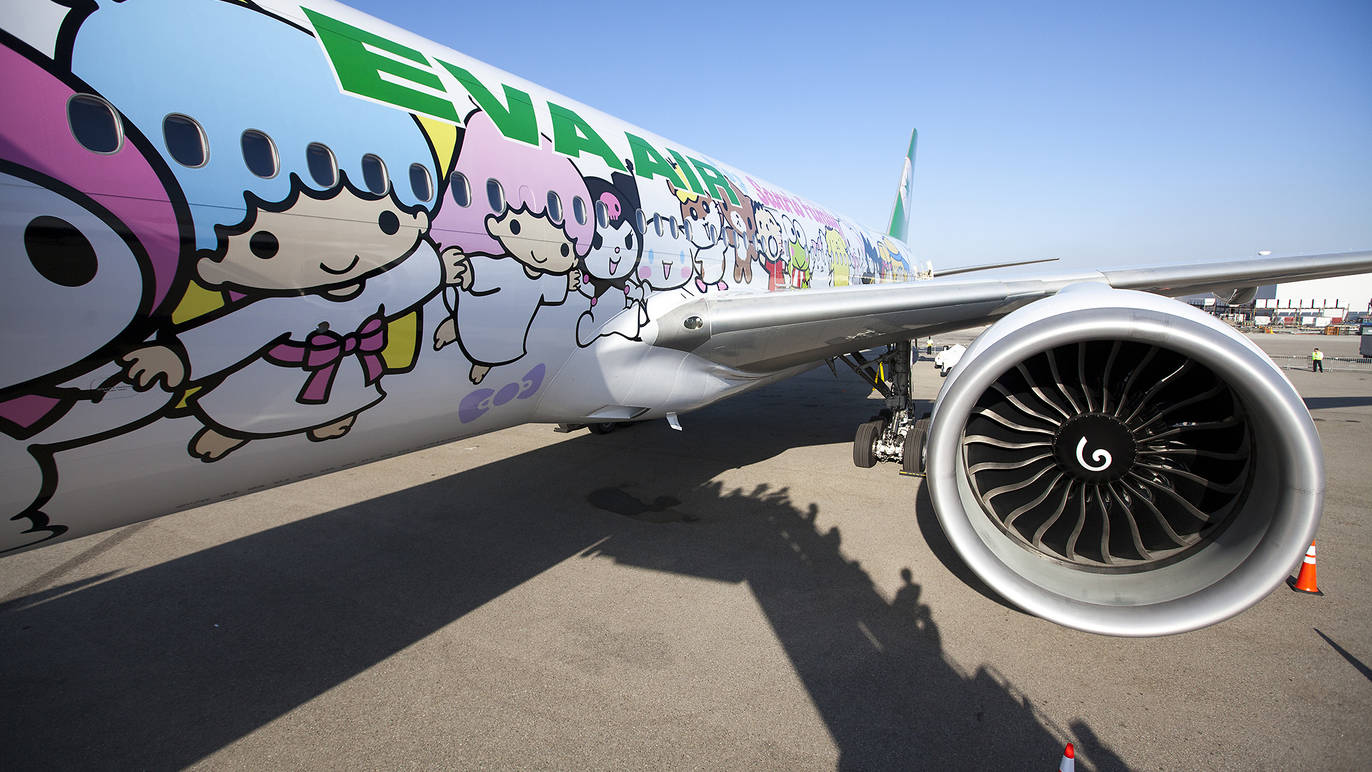 Hello Kitty jet is made of cute (slide show)