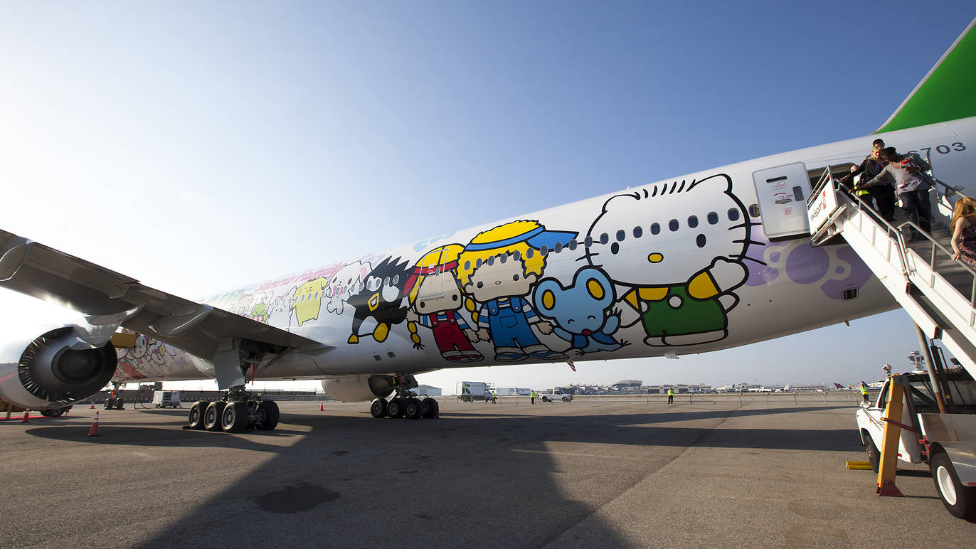 Hello Kitty jet is made of cute (slide show)