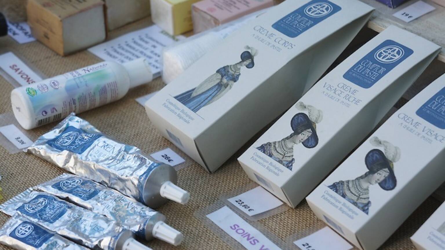 Batignolles organic market | Shopping in Batignolles, Paris