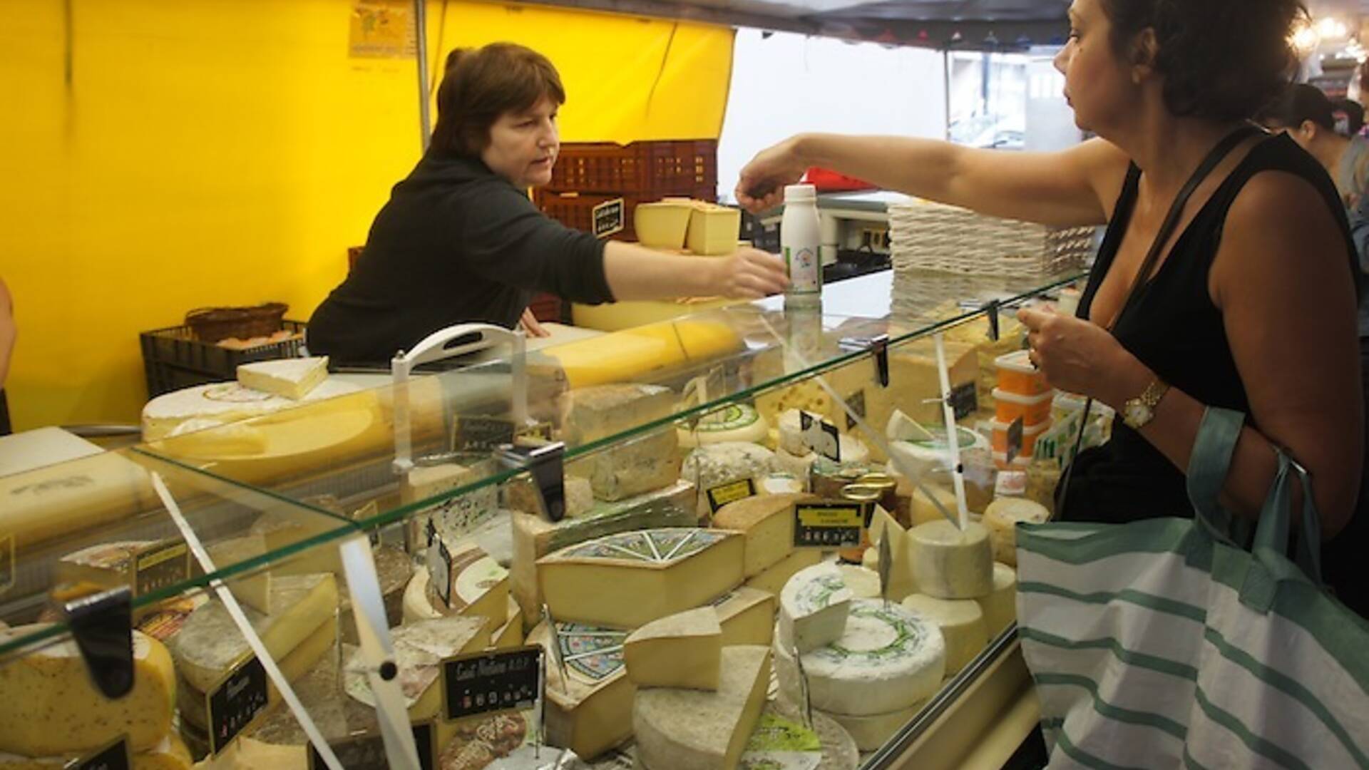 Raspail organic market | Shopping in Rennes-Sèvres, Paris