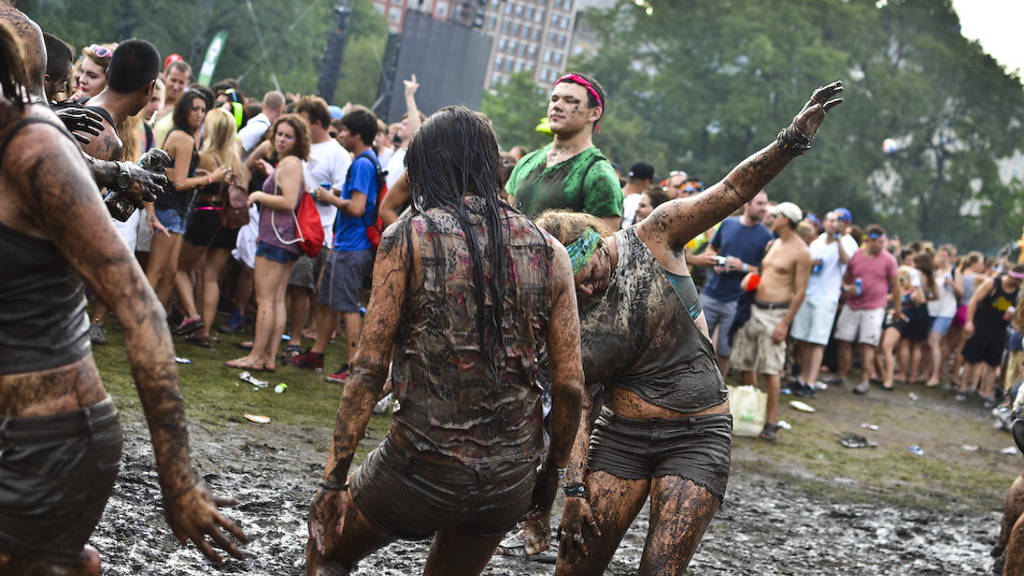 Mud people at Lolla | Photos