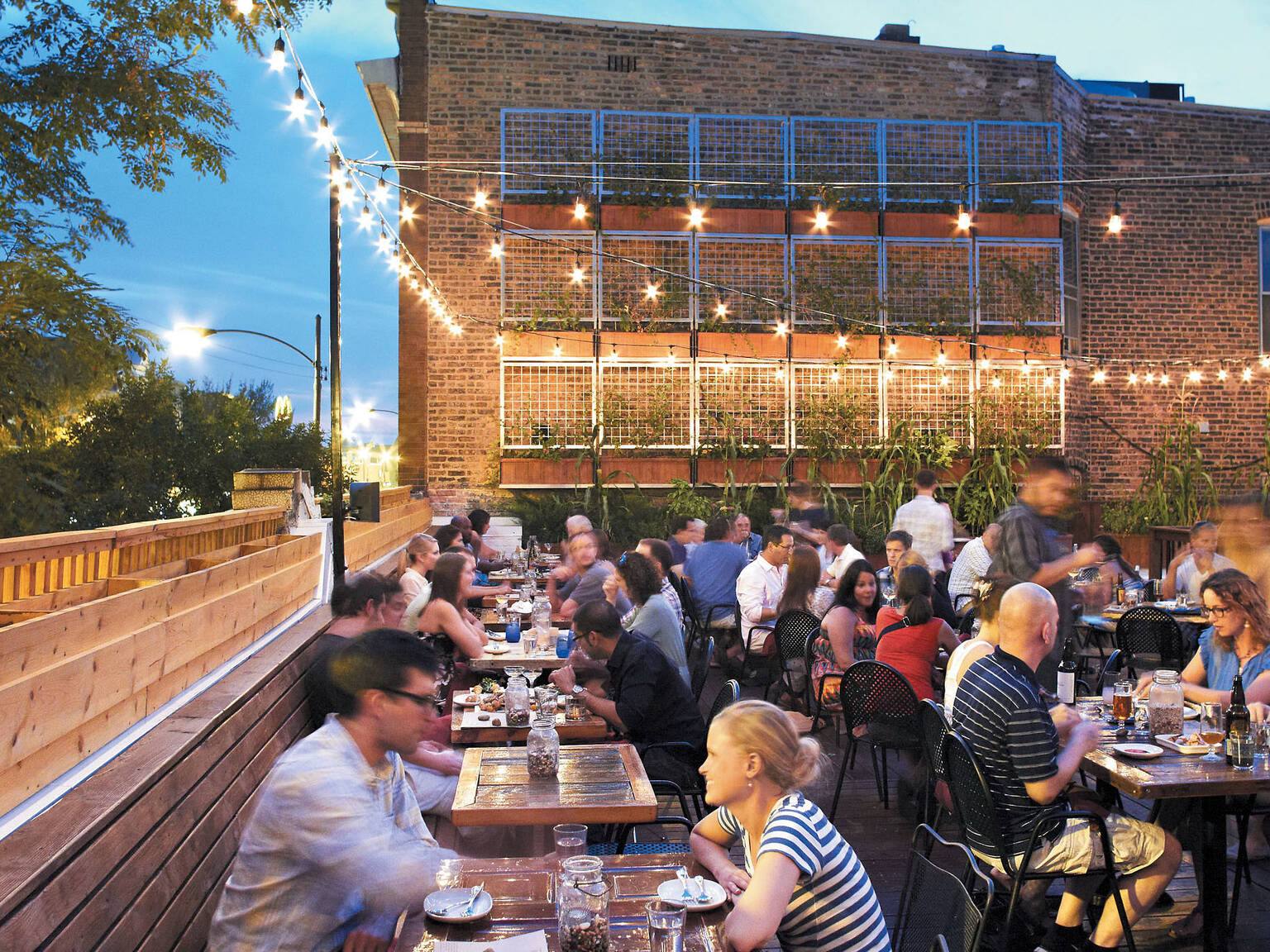 15 Stunning Outdoor Dining Spaces in Chicago