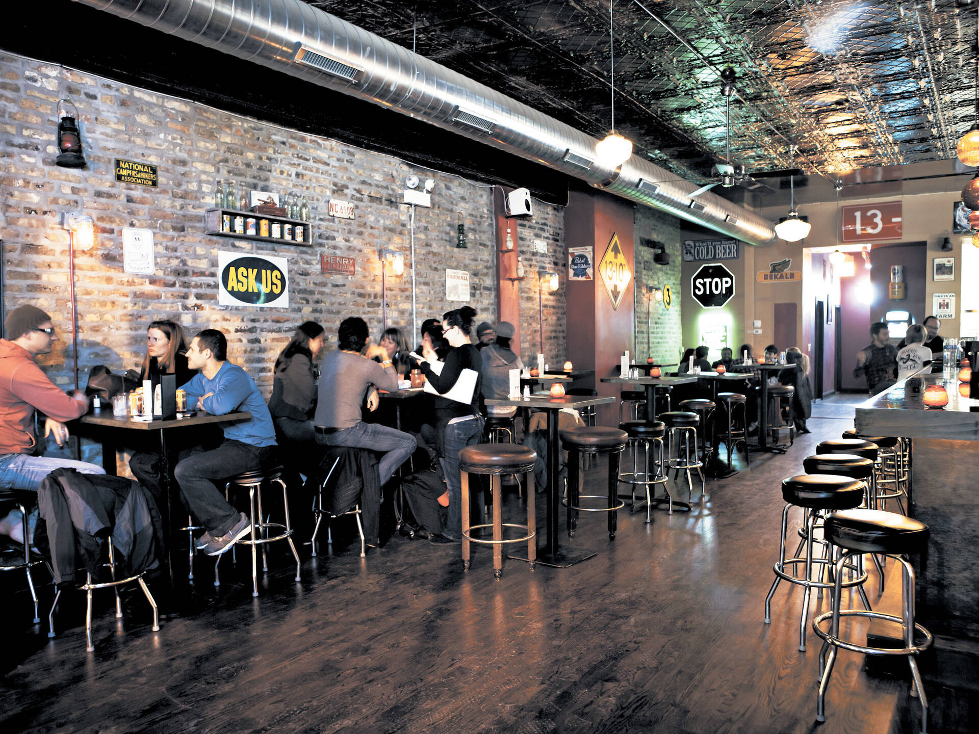 9 Best Bars in Humboldt Park for Beer, Cocktails and Wine