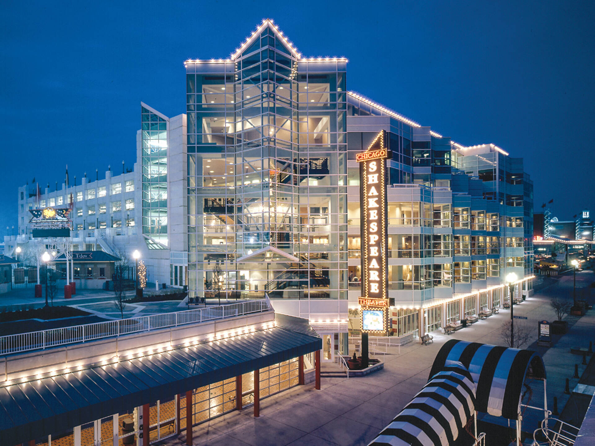 8 Amazing Things To Do at Navy Pier Chicago