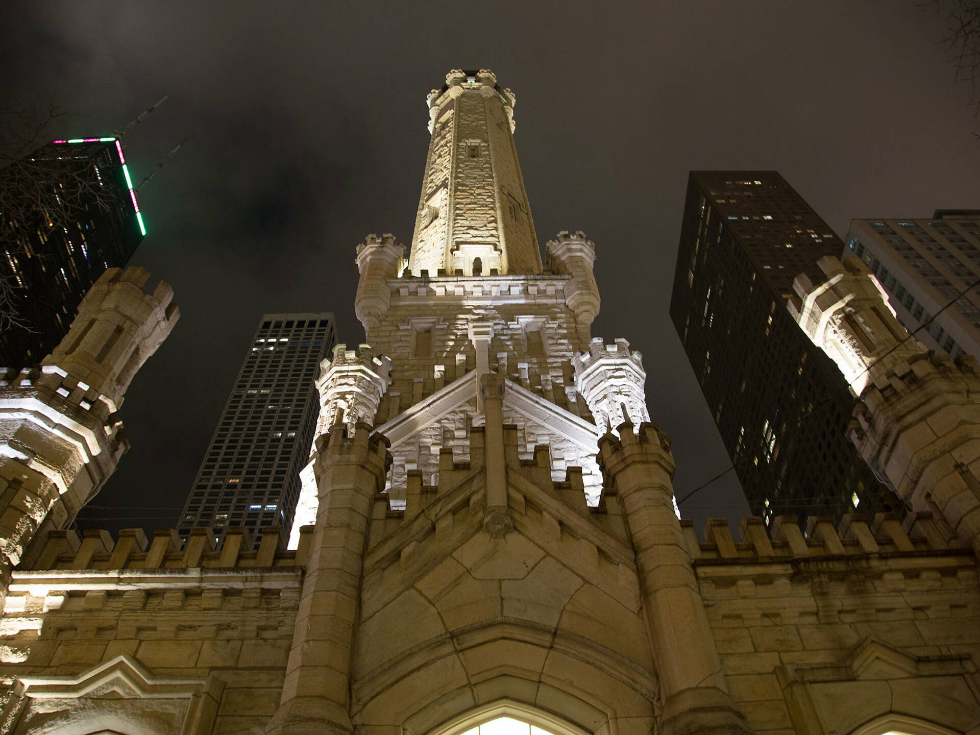 Haunted Places in Chicago: 26 Spooky Spots to Visit