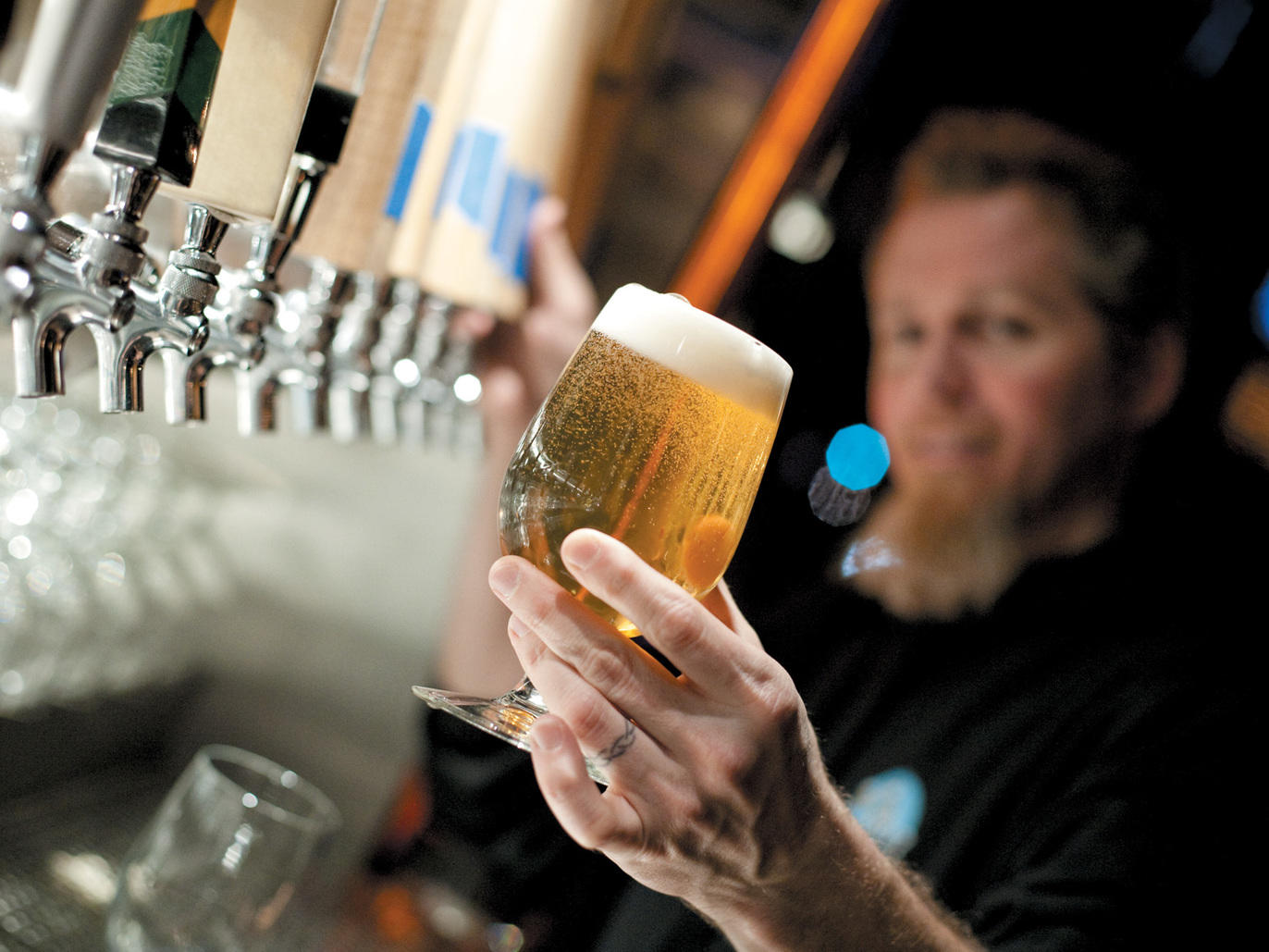 14 breweries to fill up a beer growler in Chicago