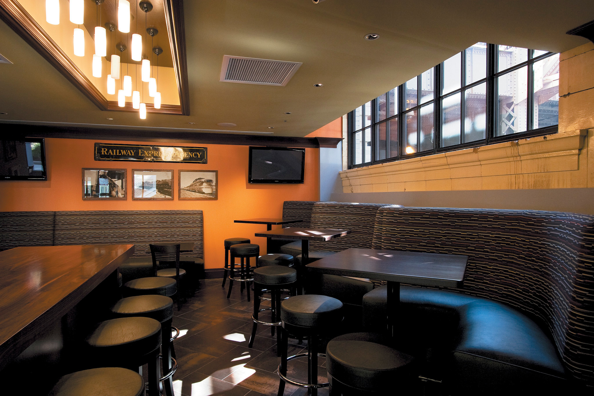 New Line Tavern | Bars in West Loop, Chicago