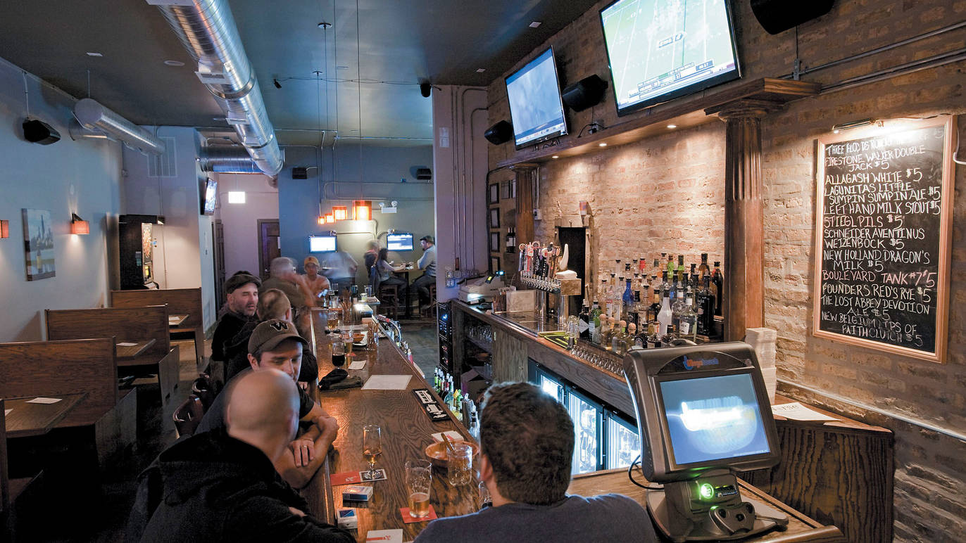 A guide to the best bars in Edgewater for cocktails and beer