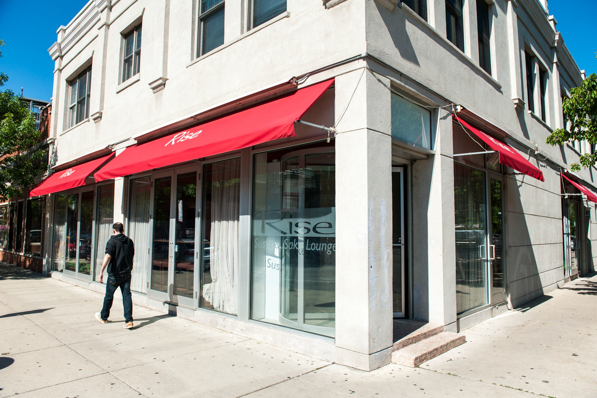 Rise Sushi & Sake Lounge | Restaurants in Lake View, Chicago