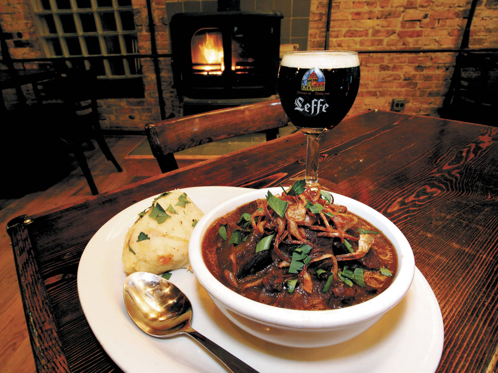 31 Chicago Bars and Restaurants with Fireplaces