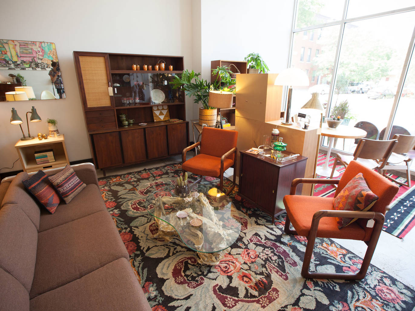 Best antique stores in Chicago