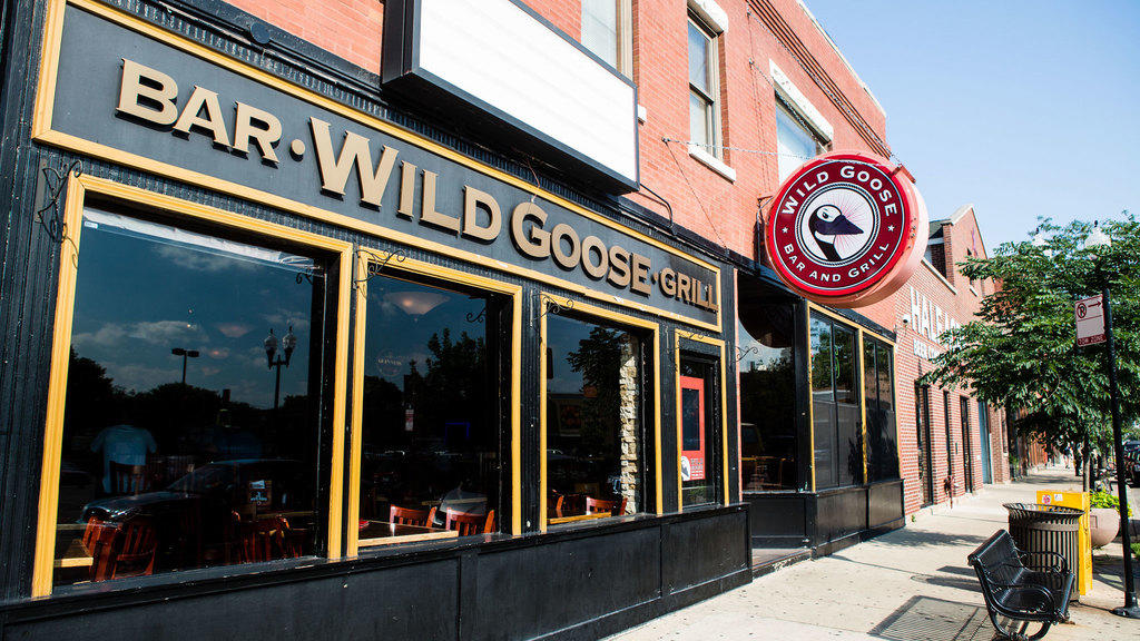 Wild Goose Bar & Grill | Bars in North Center, Chicago