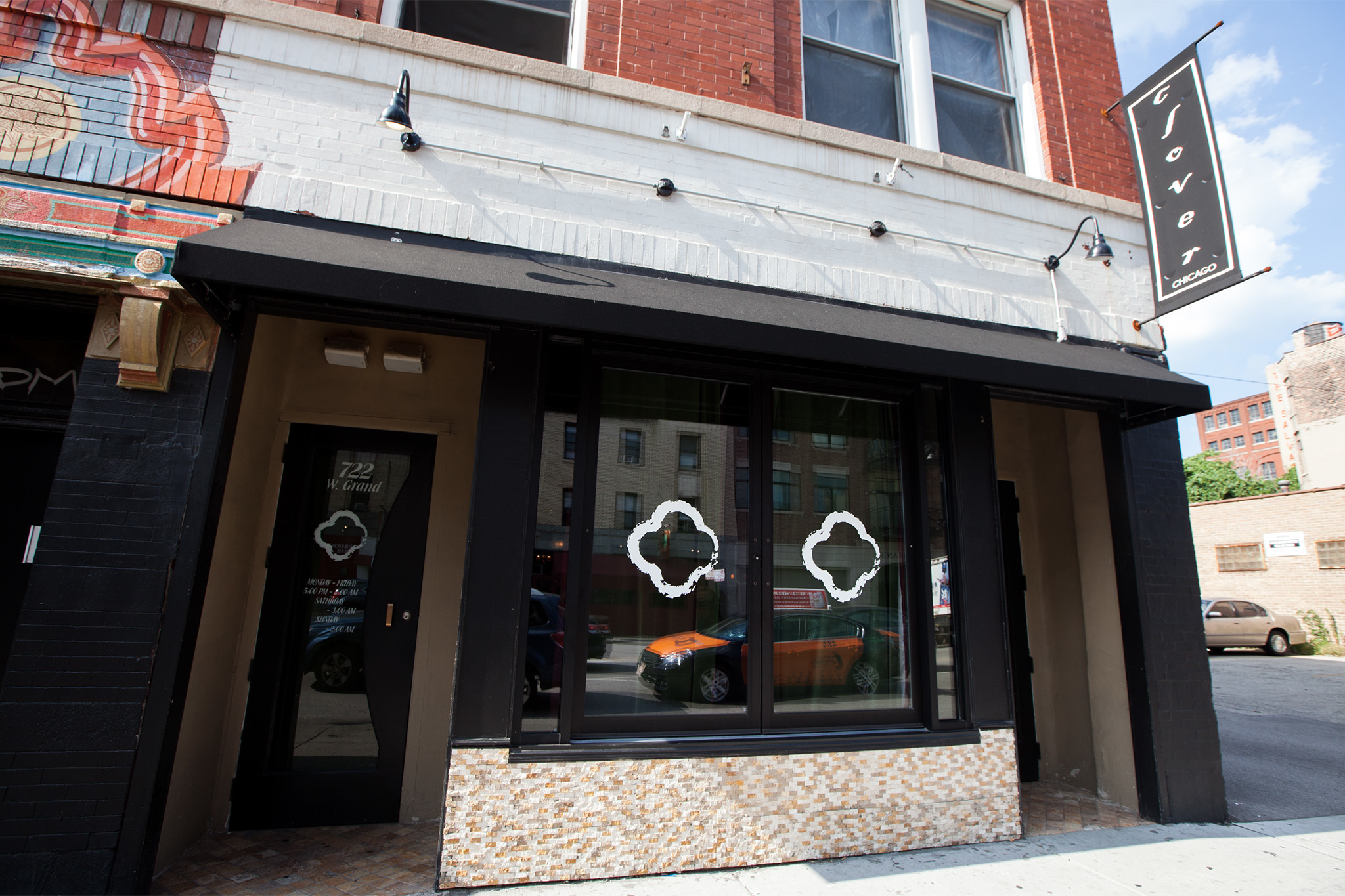 Clover Sports & Leisure | Bars in River West/West Town, Chicago