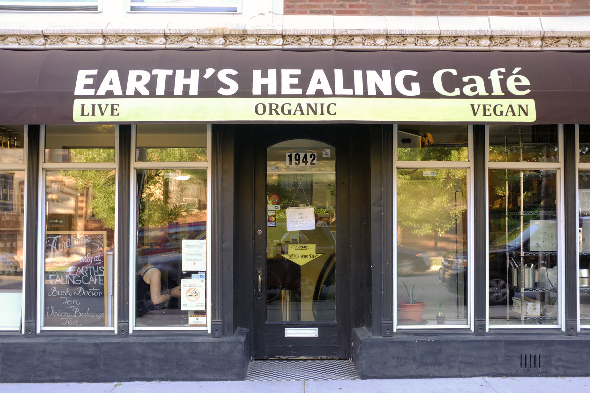 Earth's Healing Cafe | Restaurants in Lincoln Square, Chicago