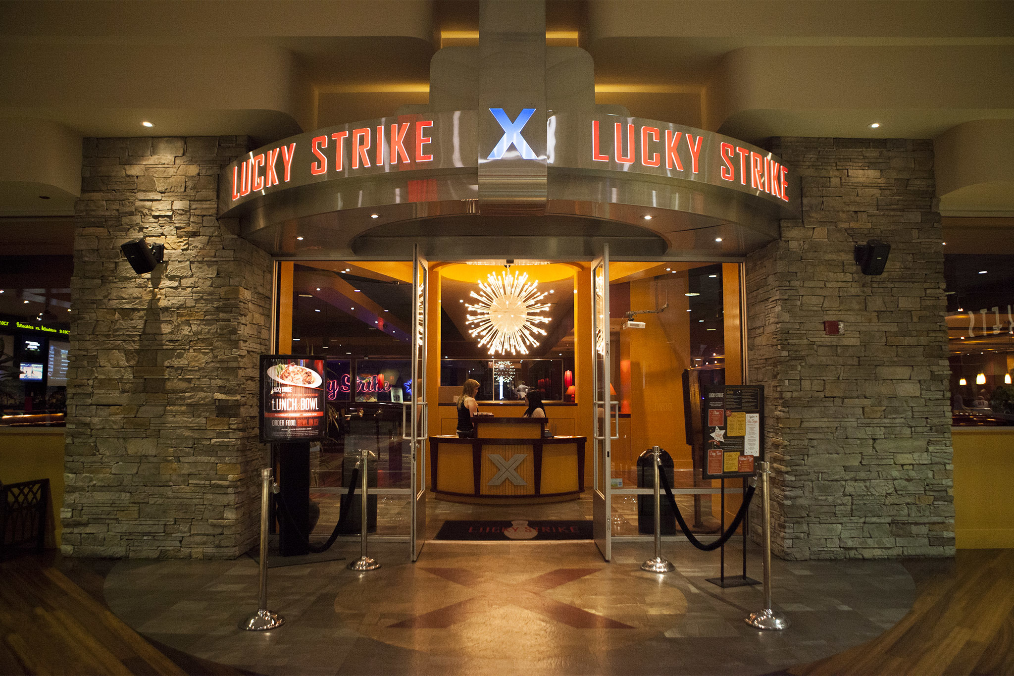 Lucky Strike | Bars in Streeterville, Chicago